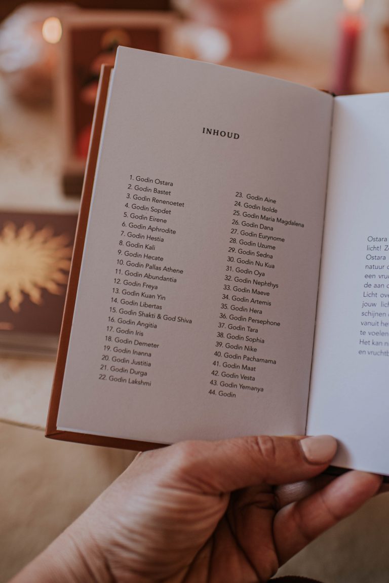 Golden goddess book & cards kopen in spirituele winkel The Spirit ...